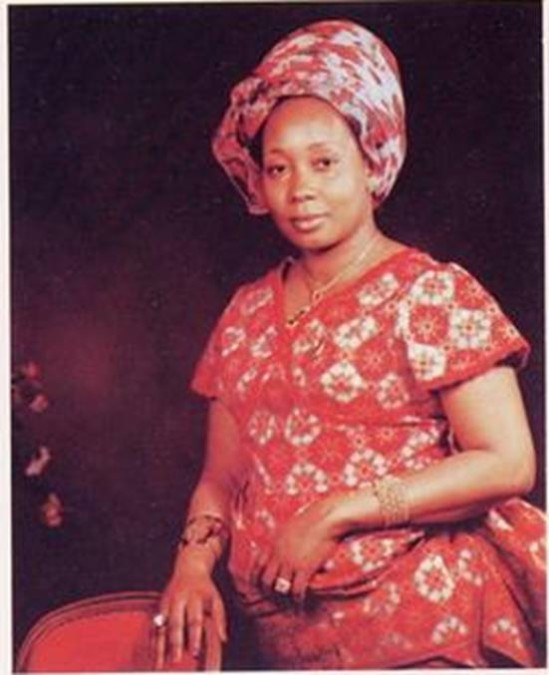 Le 22 octobre 1977, décès de Marie-Antoinette Gbiatibua Yetene, la ...